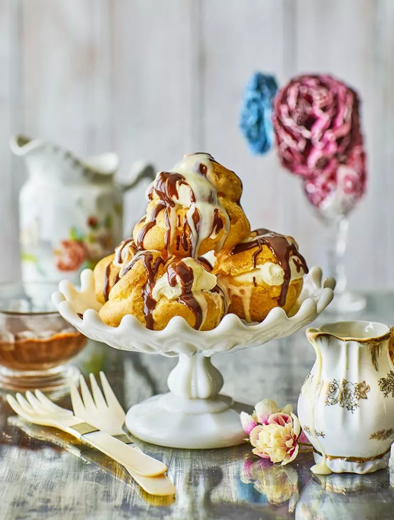 Profiteroles à la sauce au chocolat – The Chateau